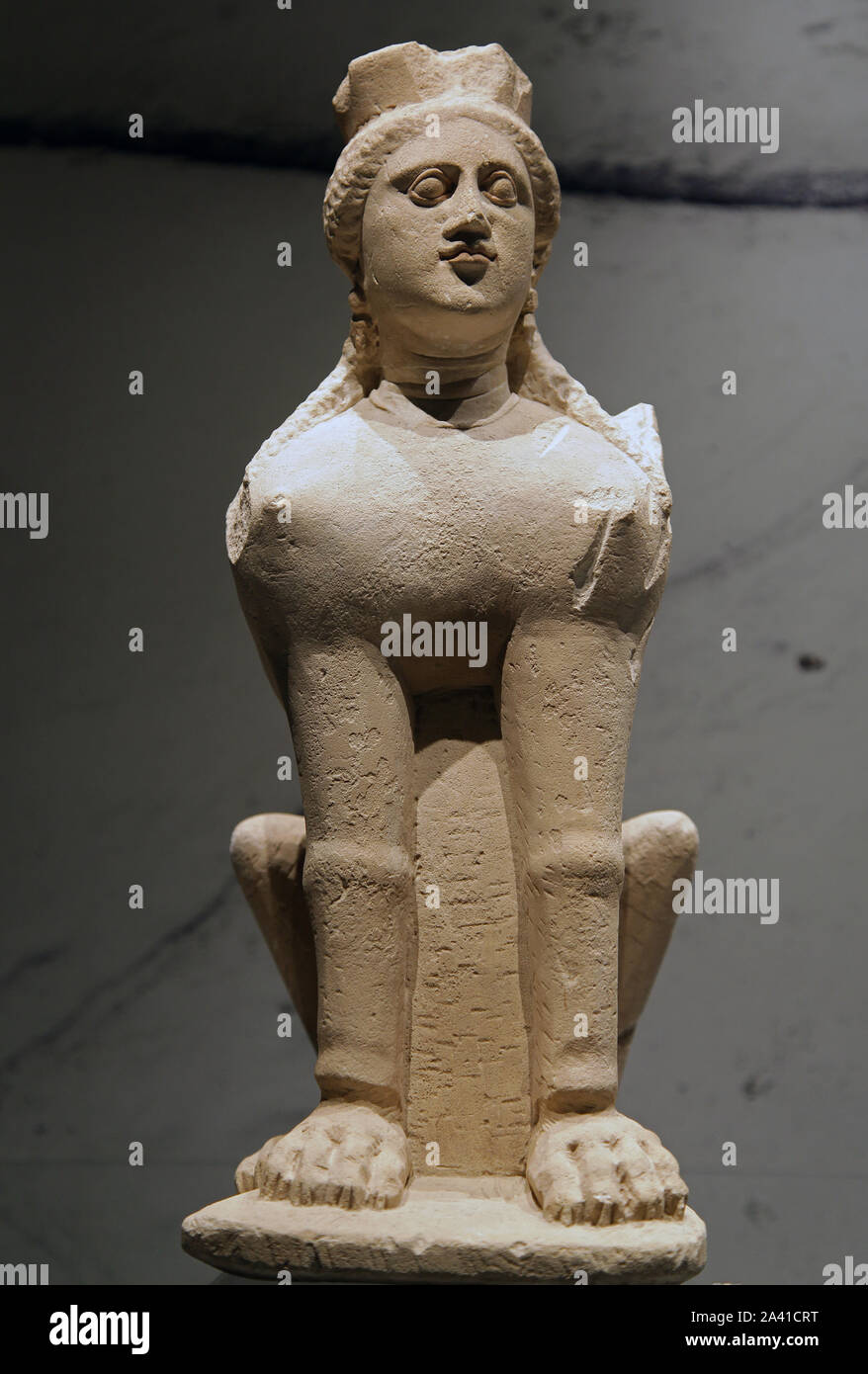 Sitting sphynx statue hi-res stock photography and images - Alamy
