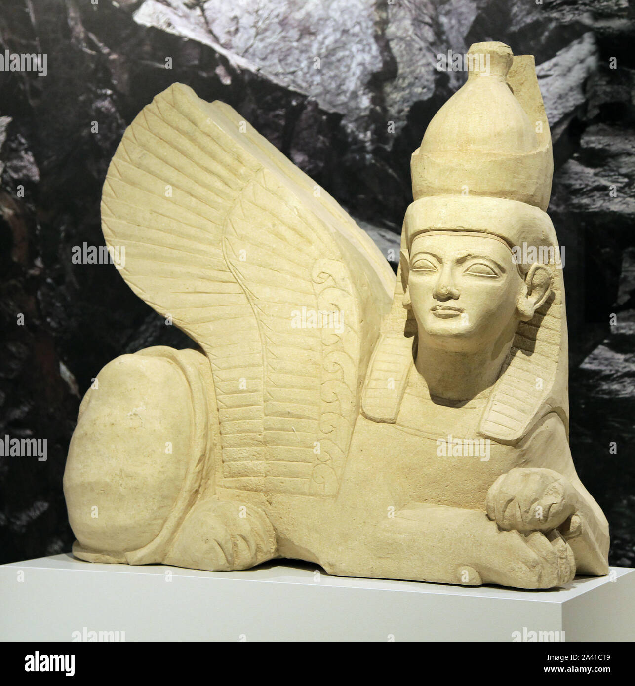 Sphinx and lion sculptures hi-res stock photography and images - Alamy