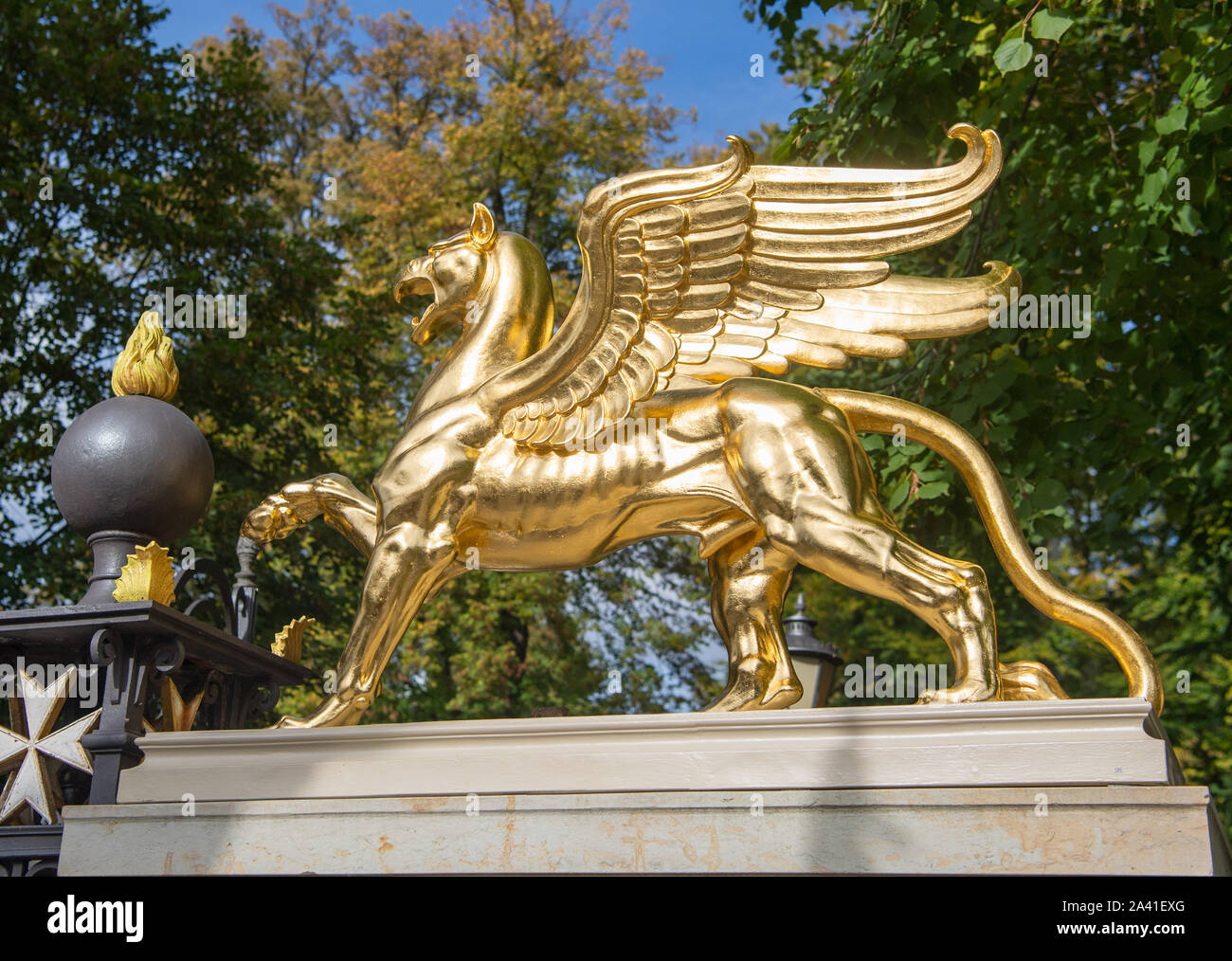 Gryphon gate hi-res stock photography and images - Alamy