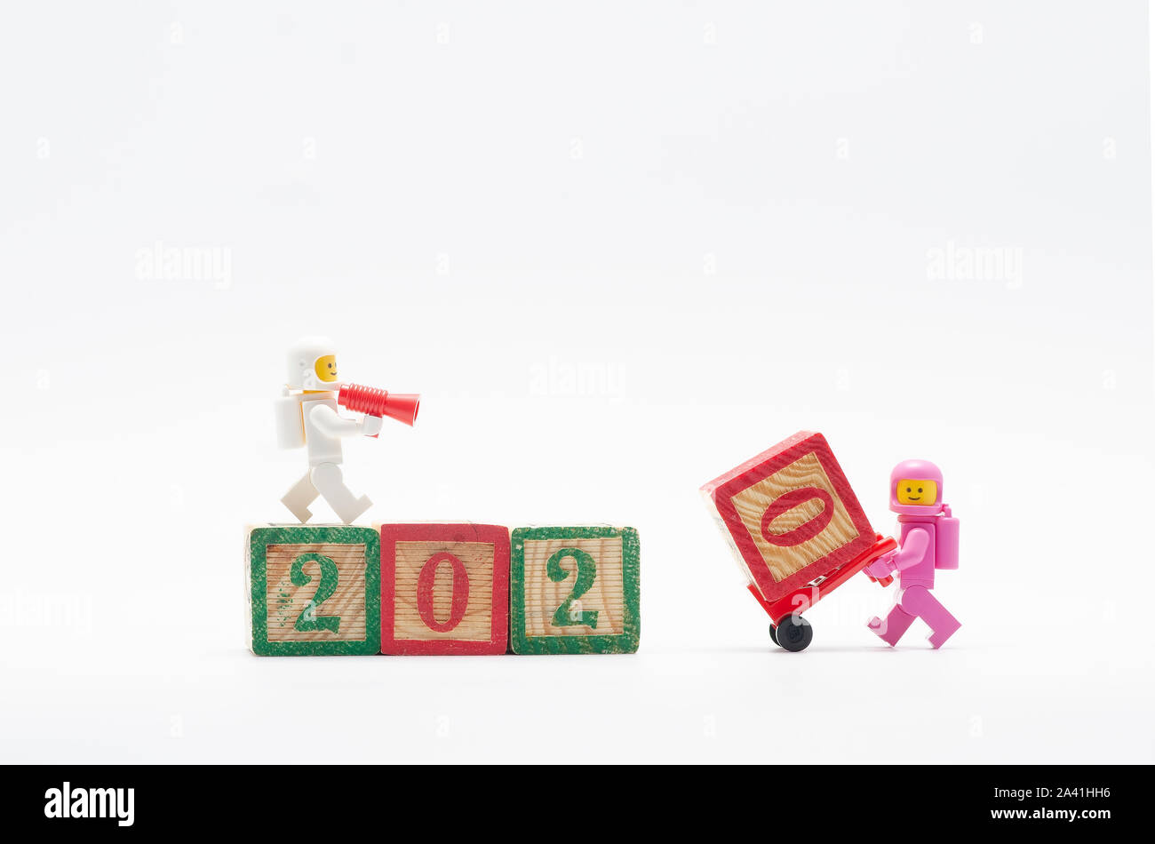 lego jenny and lenny space squad assembling year 2020. Lego minifigures ...