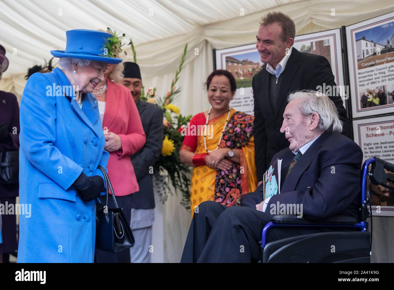 Queen Elizabeth II meets with 100-year-old Dambuster veteran Ken Souter ...