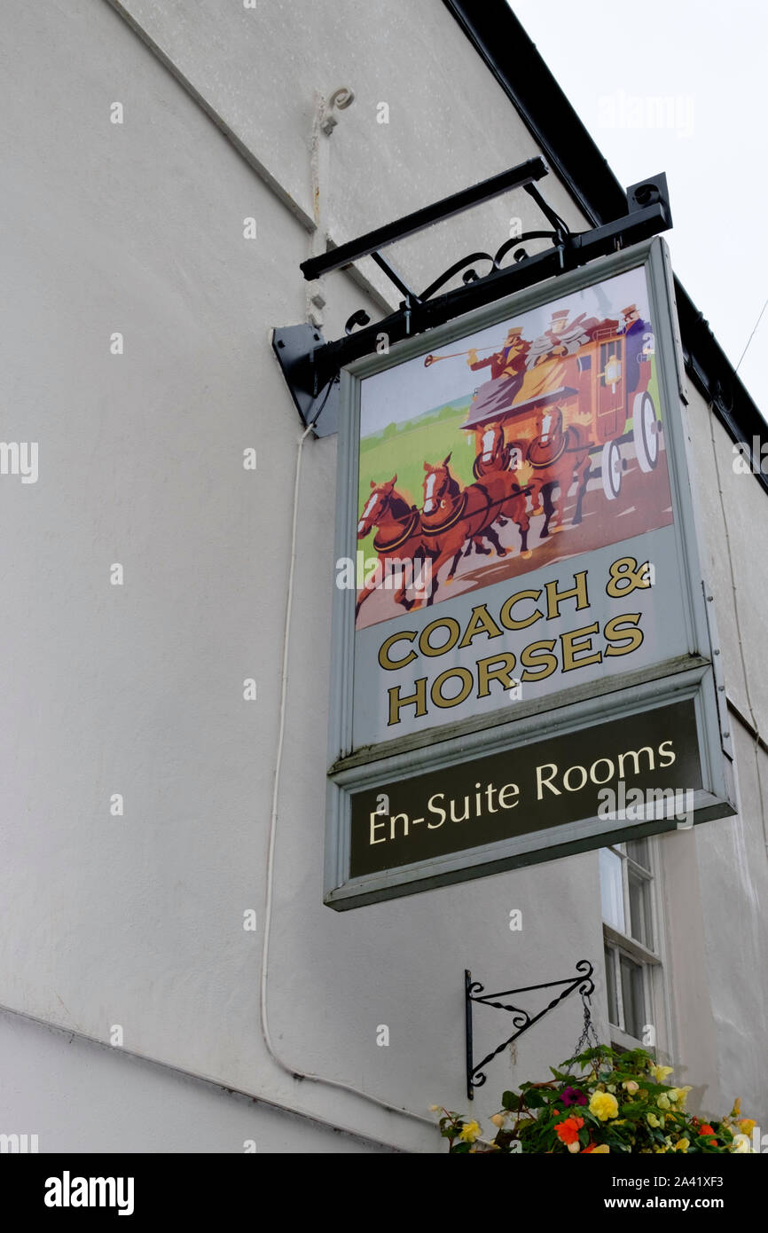 Coach and horses pub sign hi-res stock photography and images - Alamy