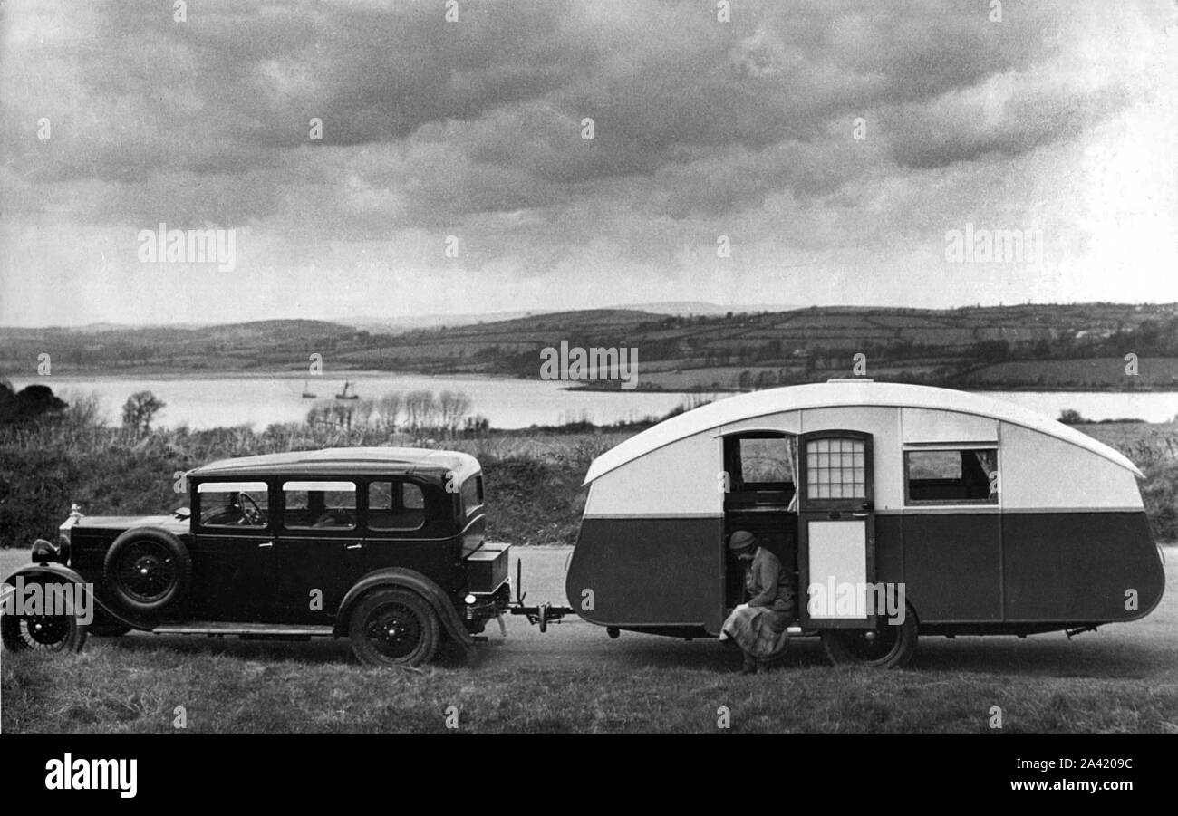 1930 Morris Oxford Six with Winchester Streamline caravan Stock Photo ...
