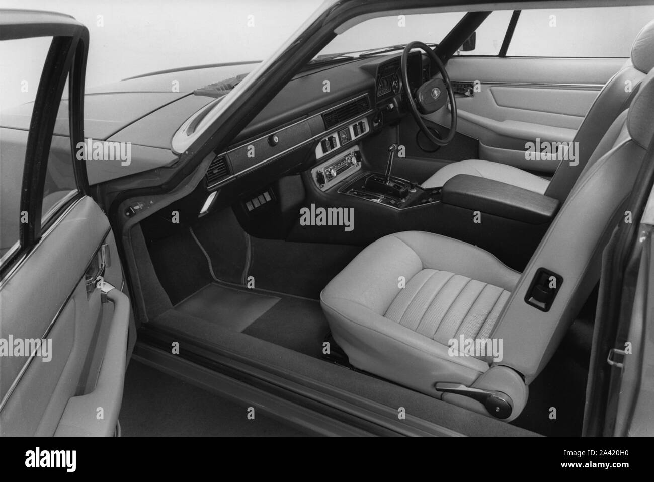 1975 Jaguar XJS interior Stock Photo - Alamy