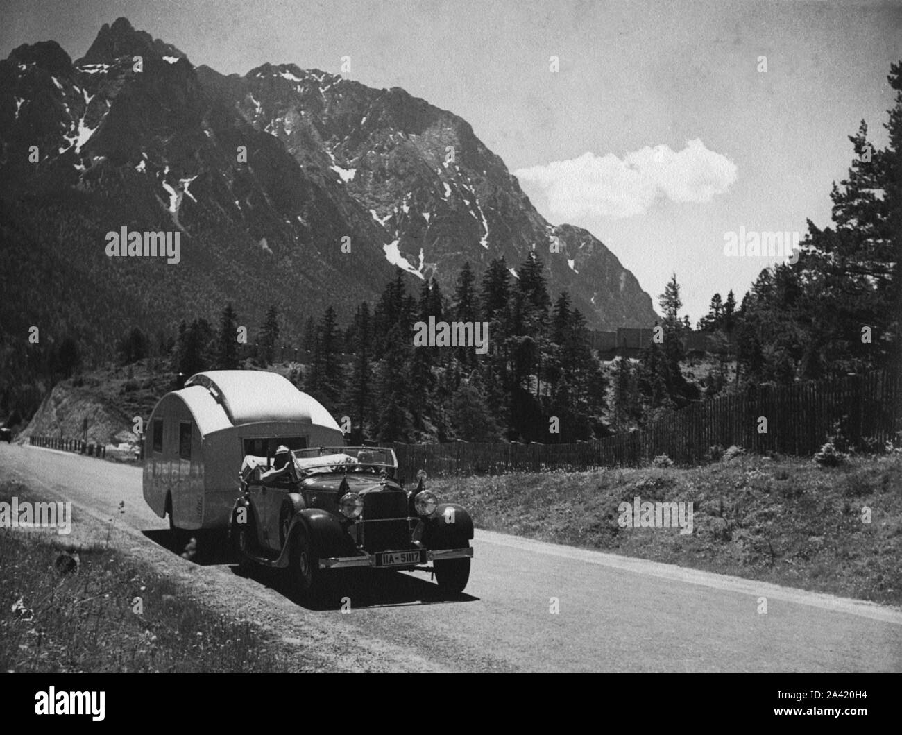 1930s caravan holiday hi-res stock photography and images - Alamy