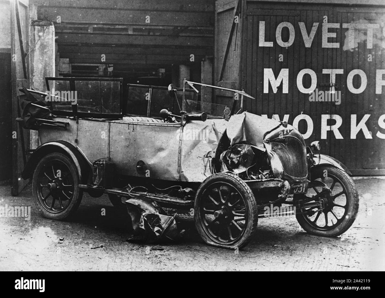 Vintage car crash 1920s Black and White Stock Photos & Images - Alamy