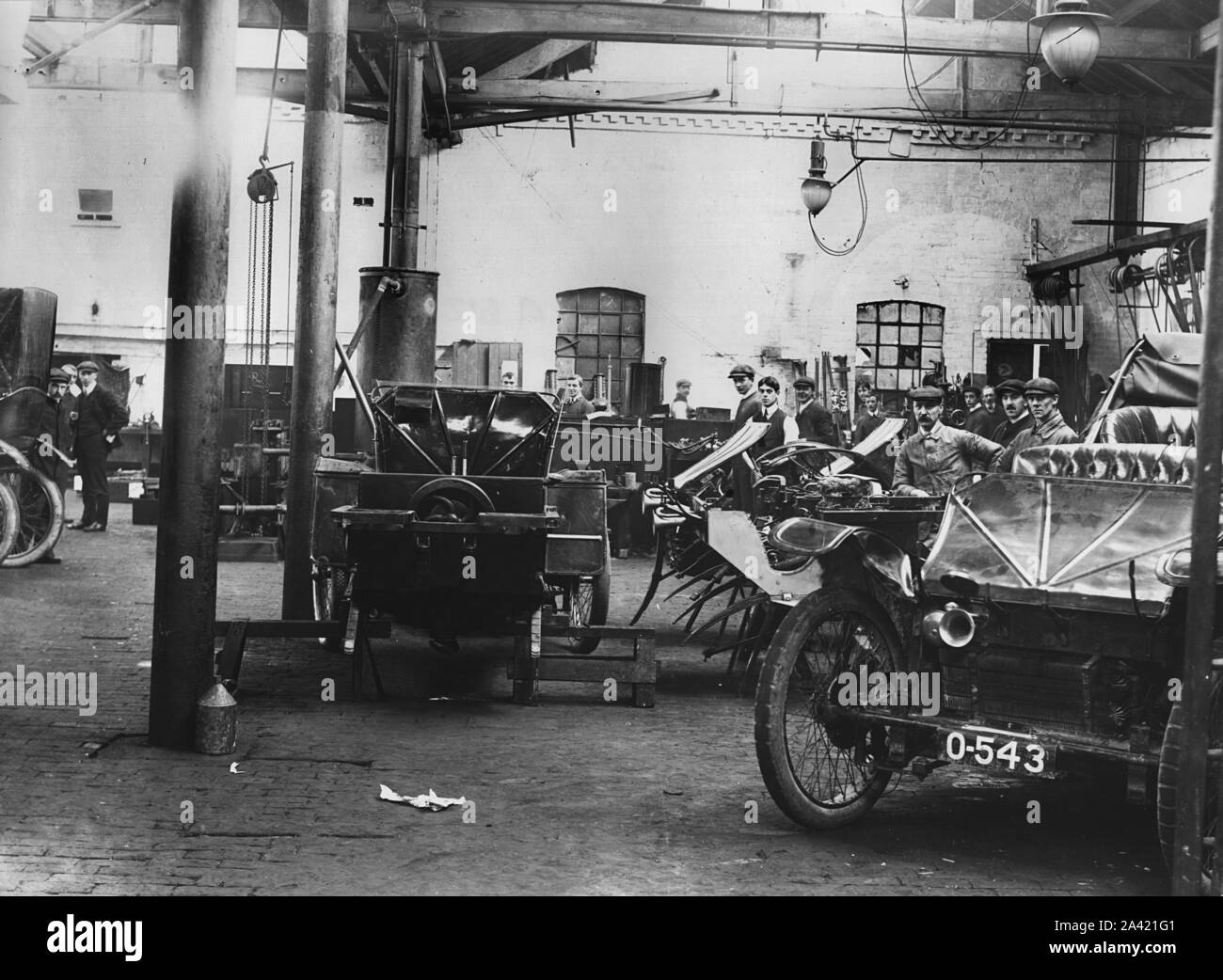 Automobile factory 1900s hi-res stock photography and images - Alamy