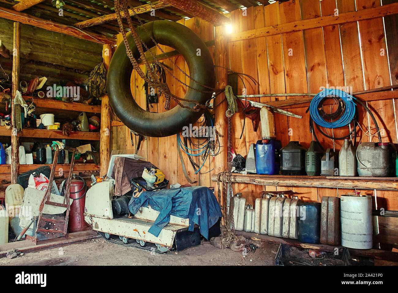 Hammer hanging tool shed hi-res stock photography and images - Alamy