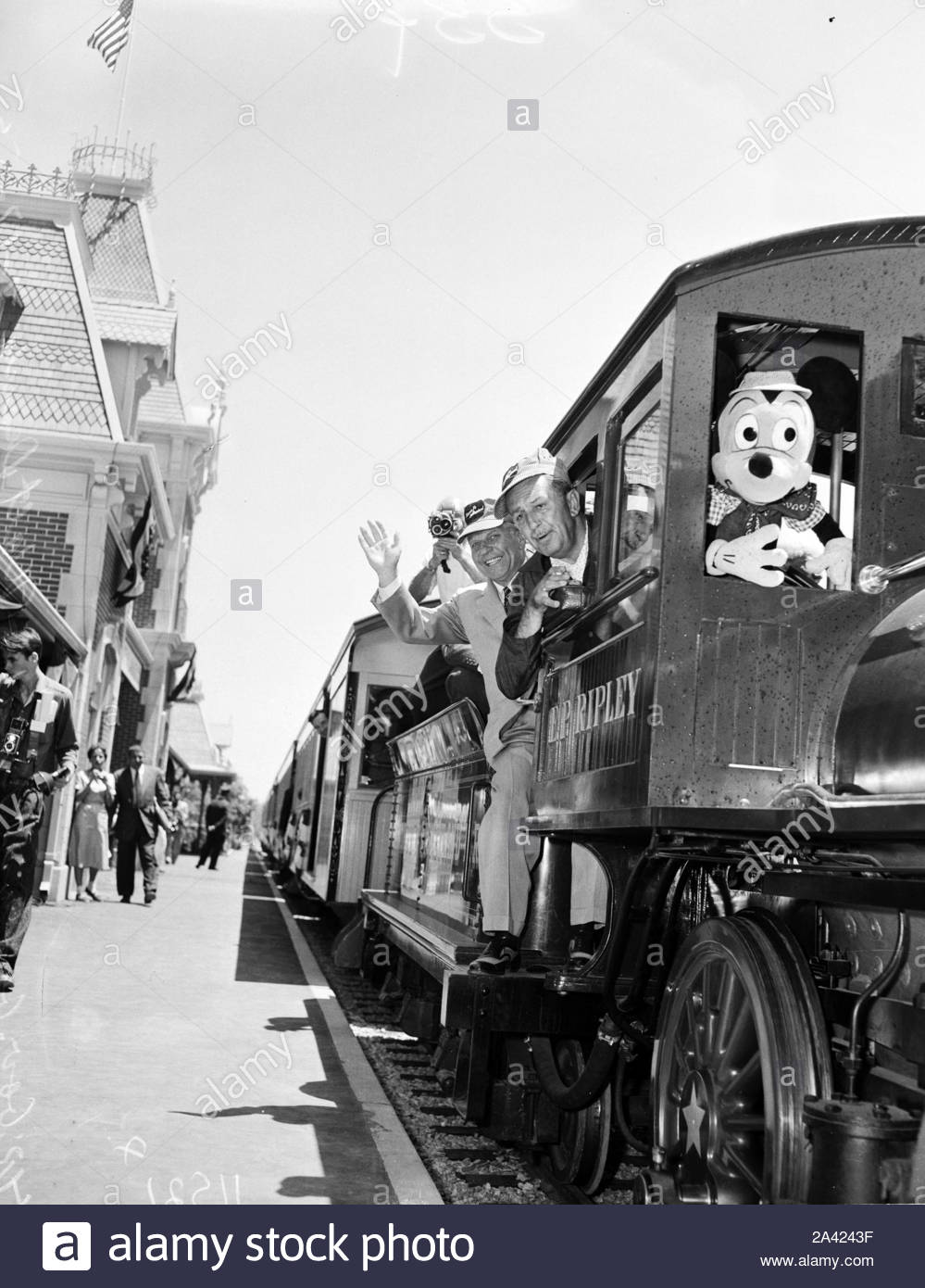 Mickey Minnie Mouse Cartoon Stock Photos & Mickey Minnie Mouse Cartoon ...