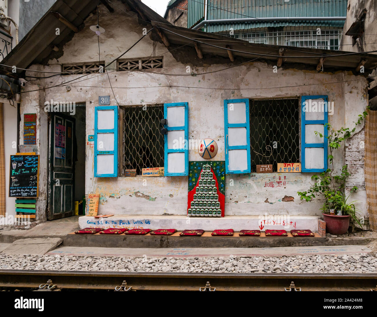 Quaint cafe hi-res stock photography and images - Alamy