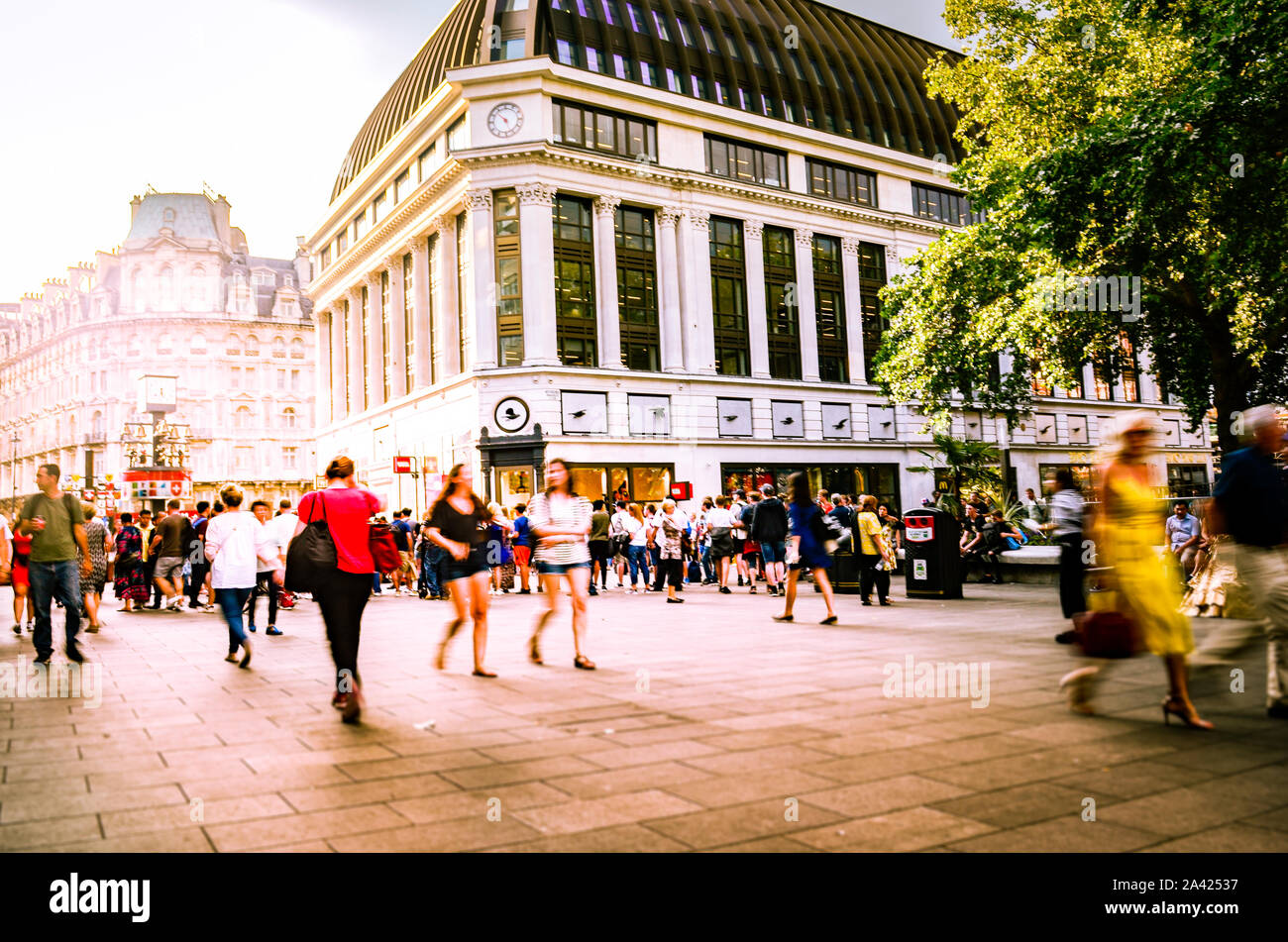 London shopping street scene Stock Photo - Alamy