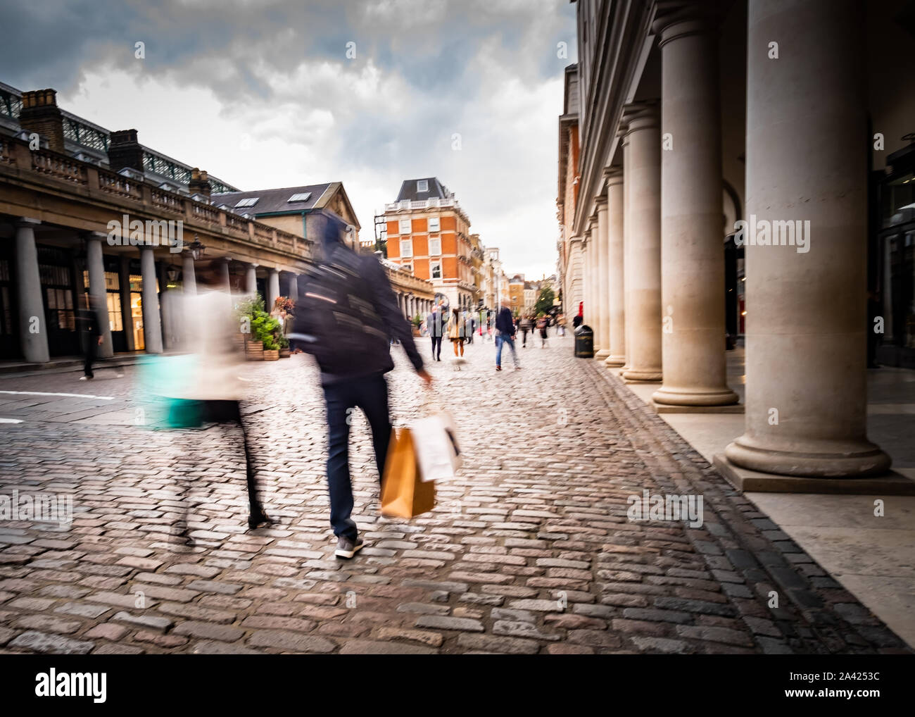 London shopping street scene Stock Photo - Alamy