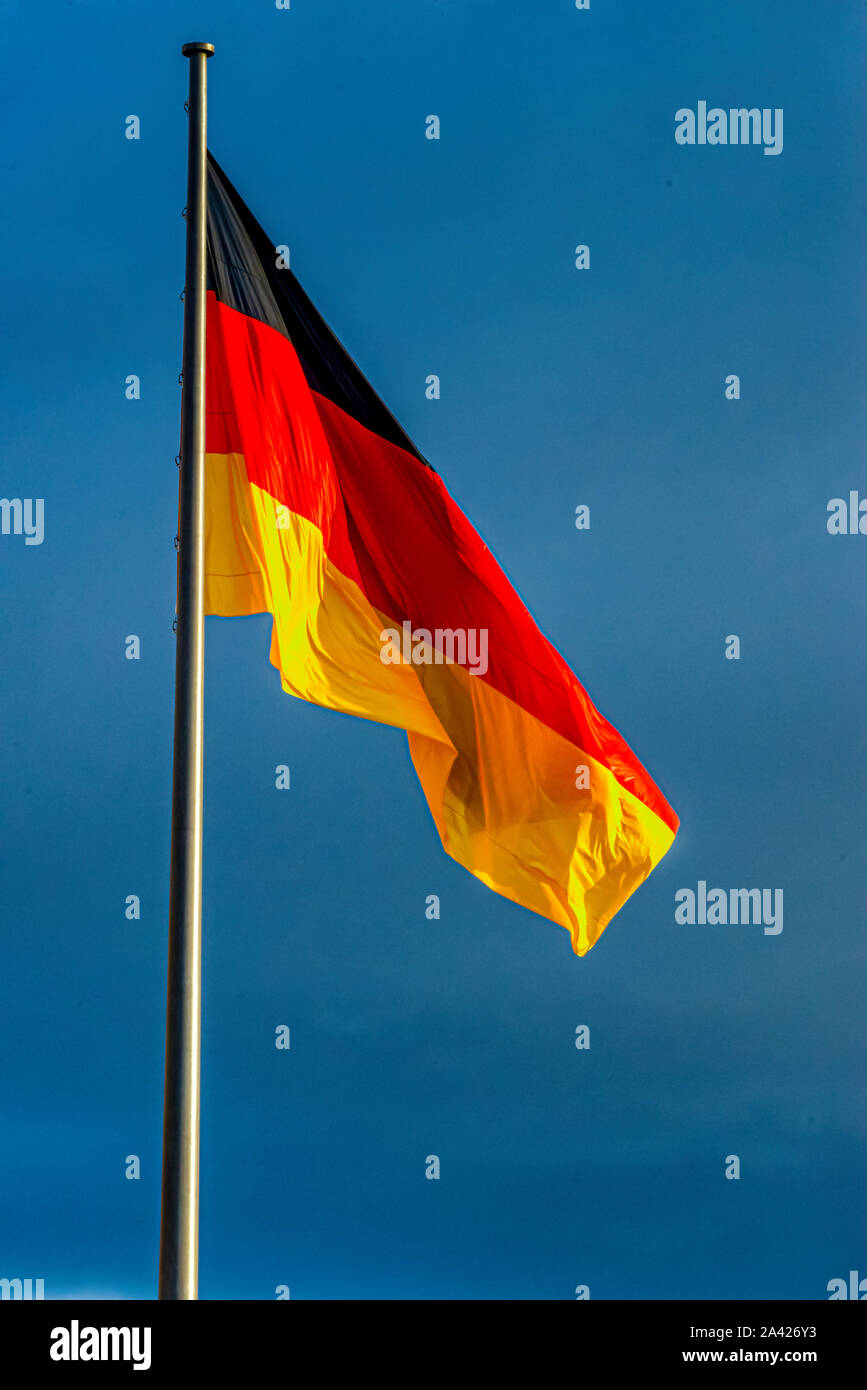 Red and gold flag hi-res stock photography and images - Alamy