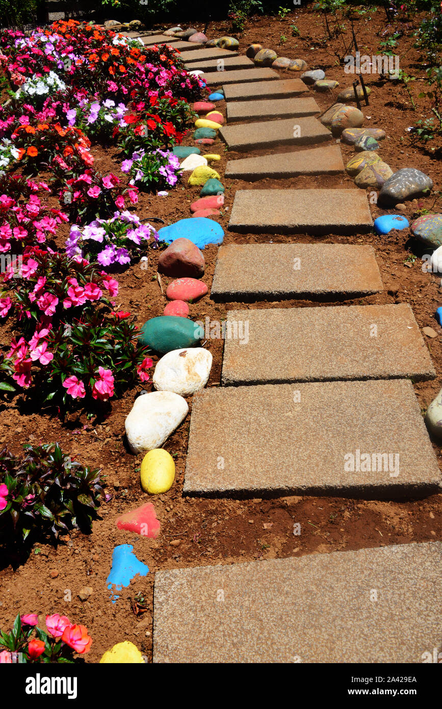Path of flowers hi-res stock photography and images - Alamy