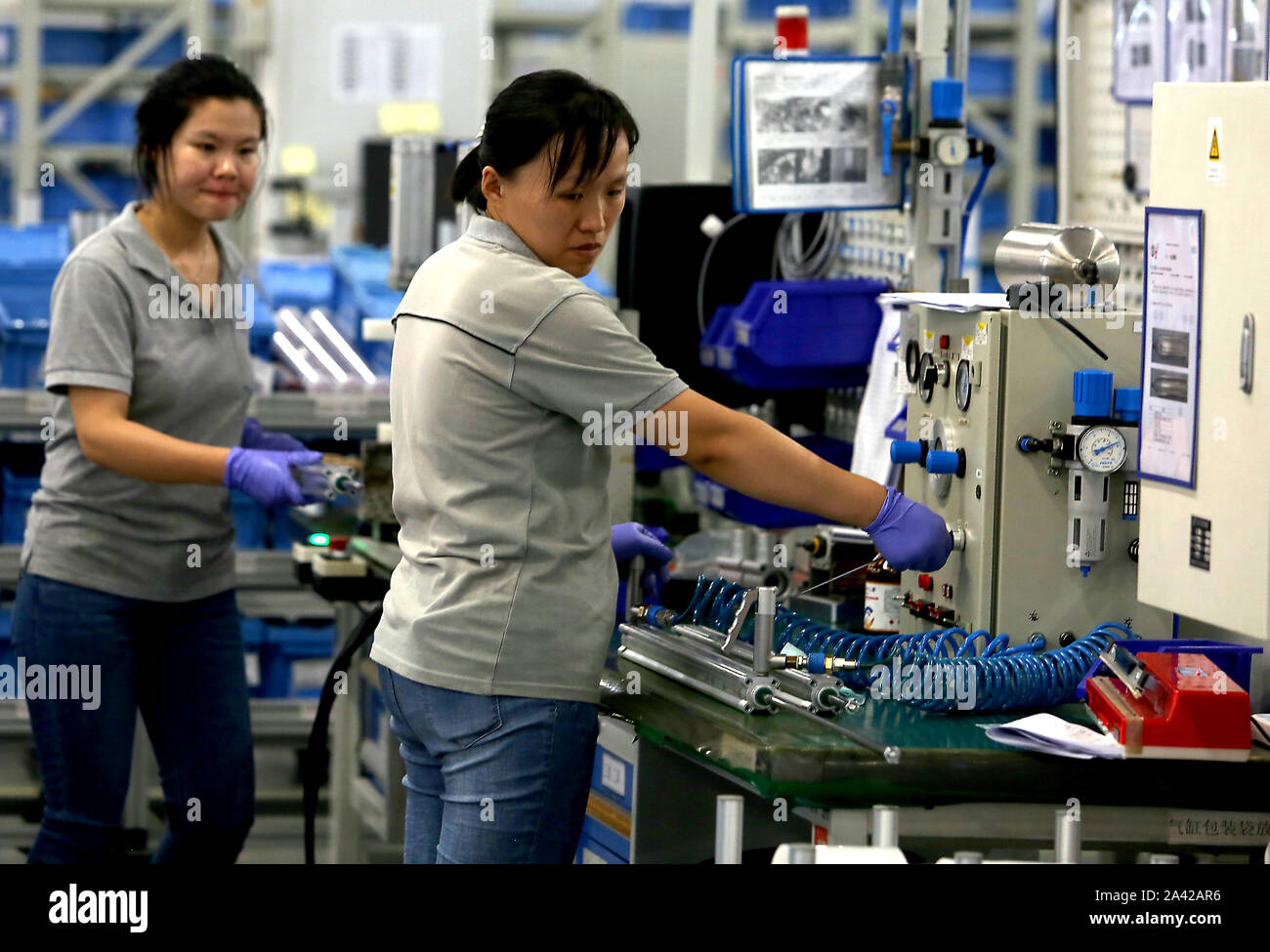 Shaver manufacturer hi-res stock photography and images - Alamy