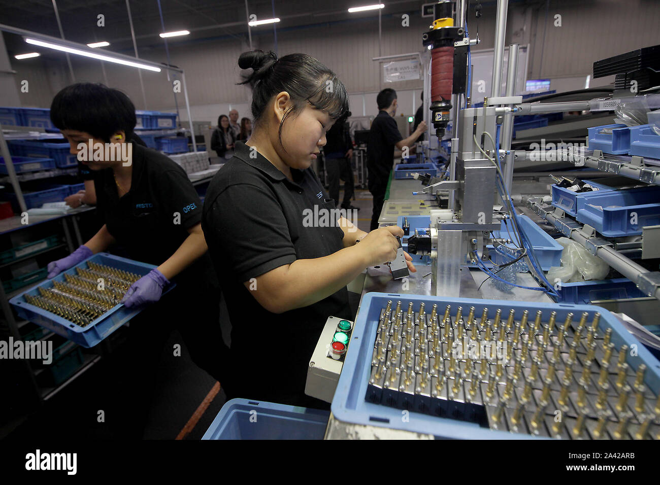 Shaver manufacturer hi-res stock photography and images - Alamy