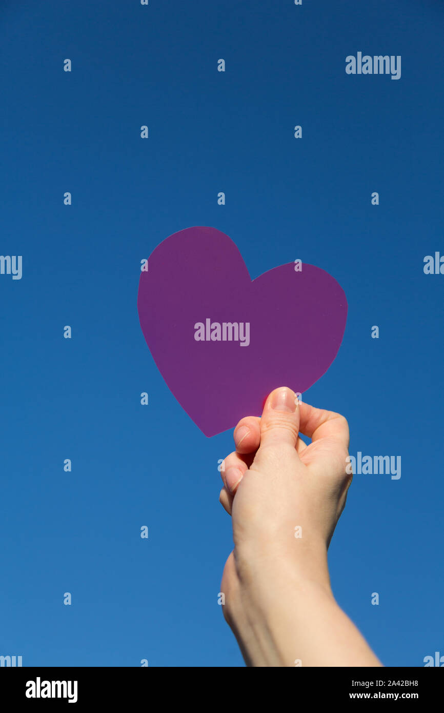 Hand holding a heart Stock Photo - Alamy