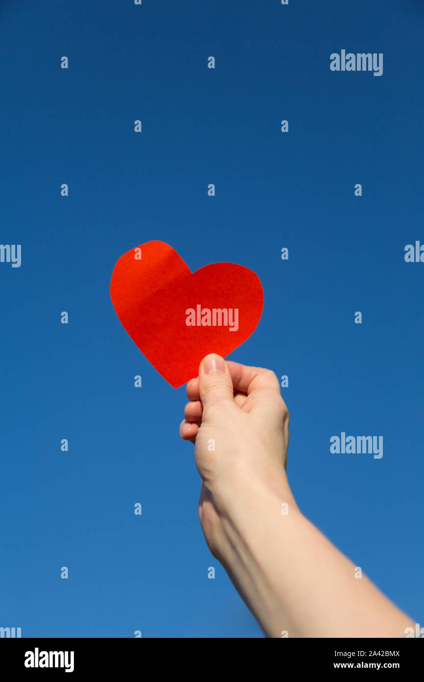 Hand holding a heart Stock Photo - Alamy