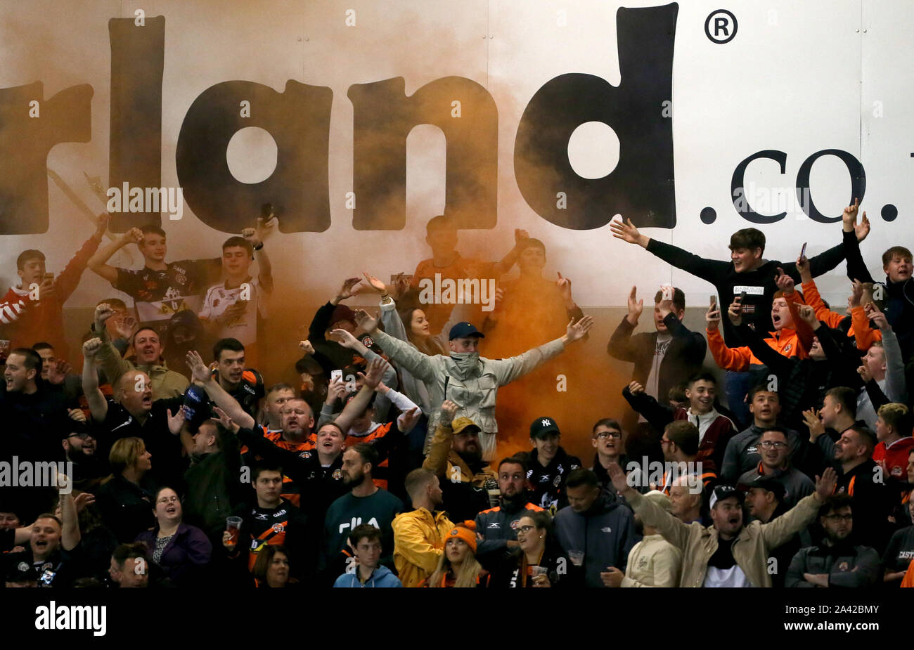 The red devils fans hi-res stock photography and images - Alamy