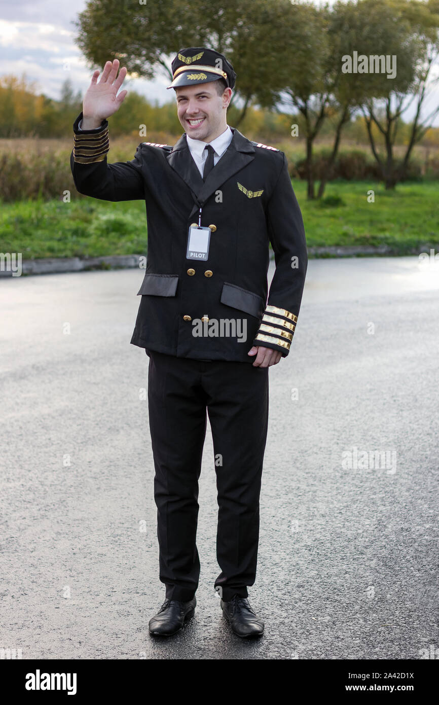 pilot welcomes waving commander airline aviator Stock Photo - Alamy