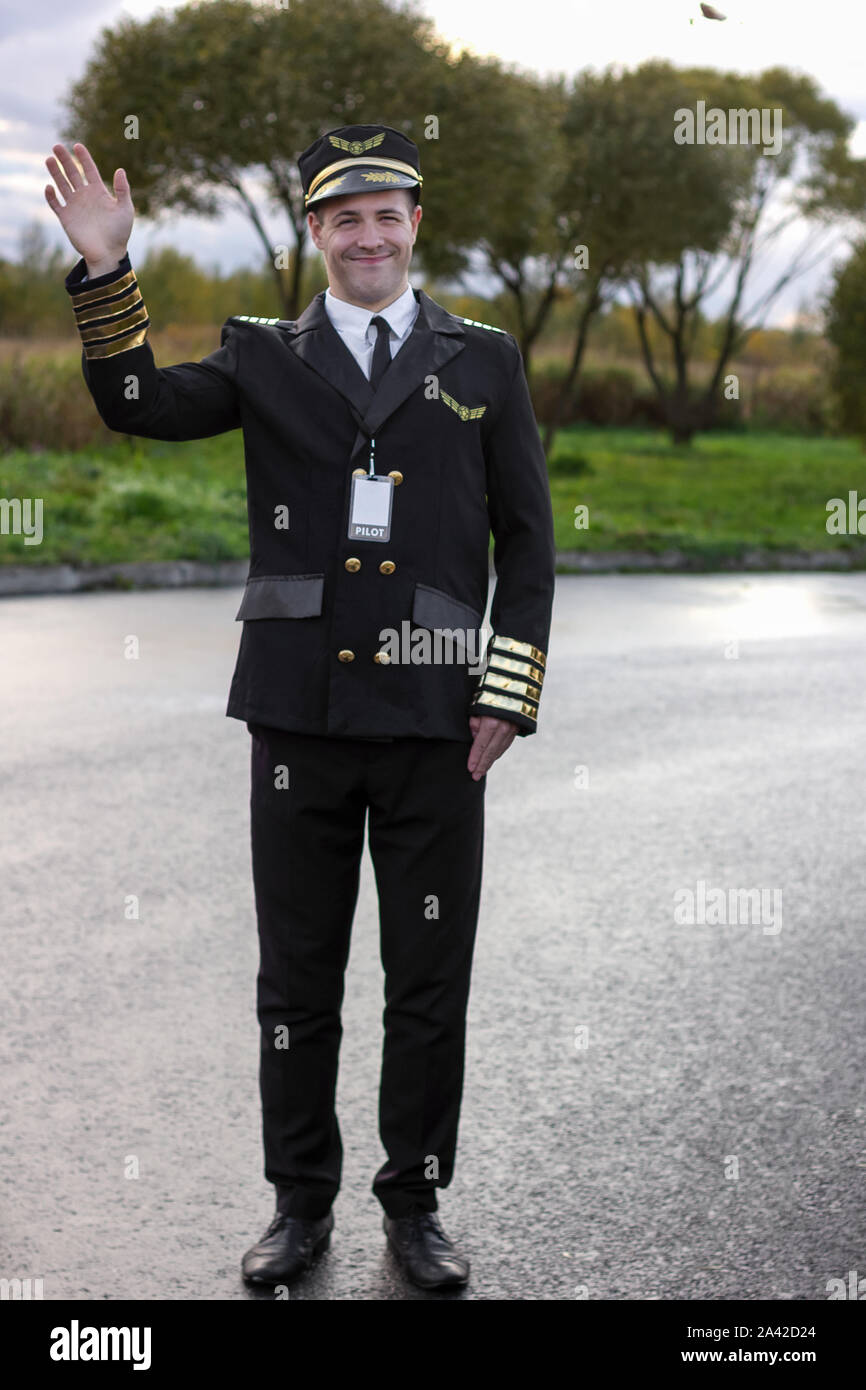 pilot welcomes waving commander airline aviator Stock Photo - Alamy
