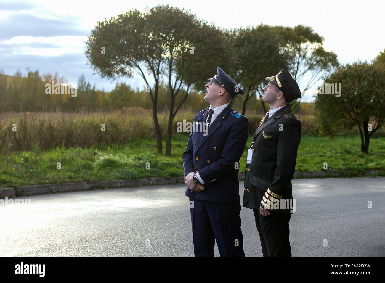 airplane landing pilots smile uniform professional captain Stock Photo ...