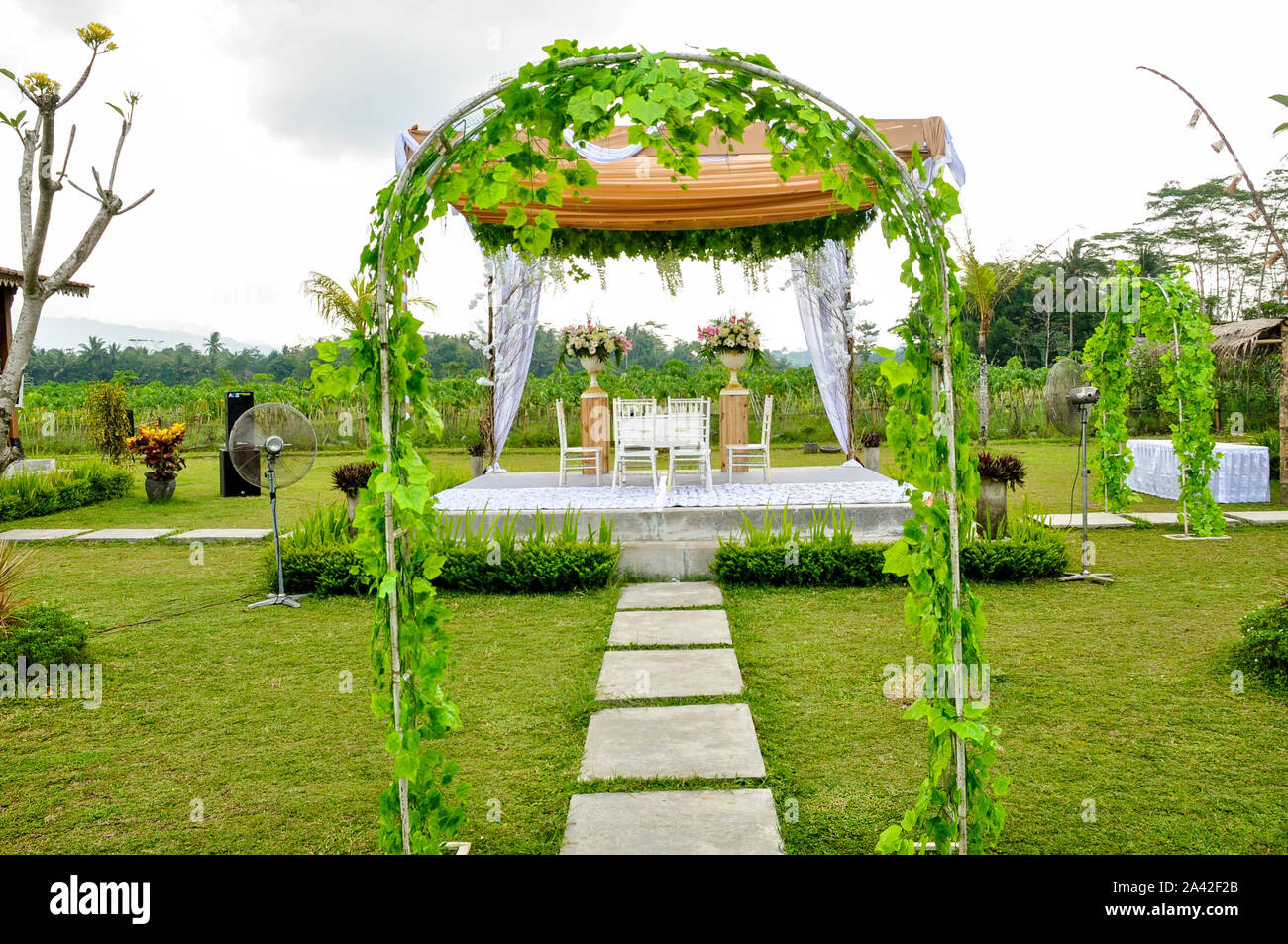 rustic wedding concept outdoor altar Stock Photo - Alamy