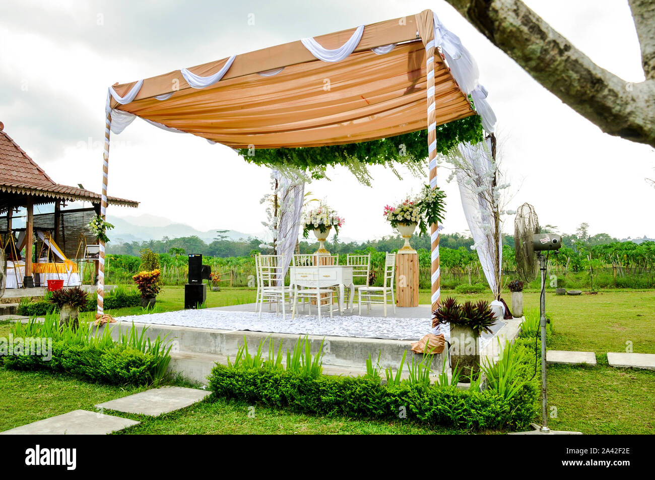 rustic wedding concept outdoor altar Stock Photo - Alamy