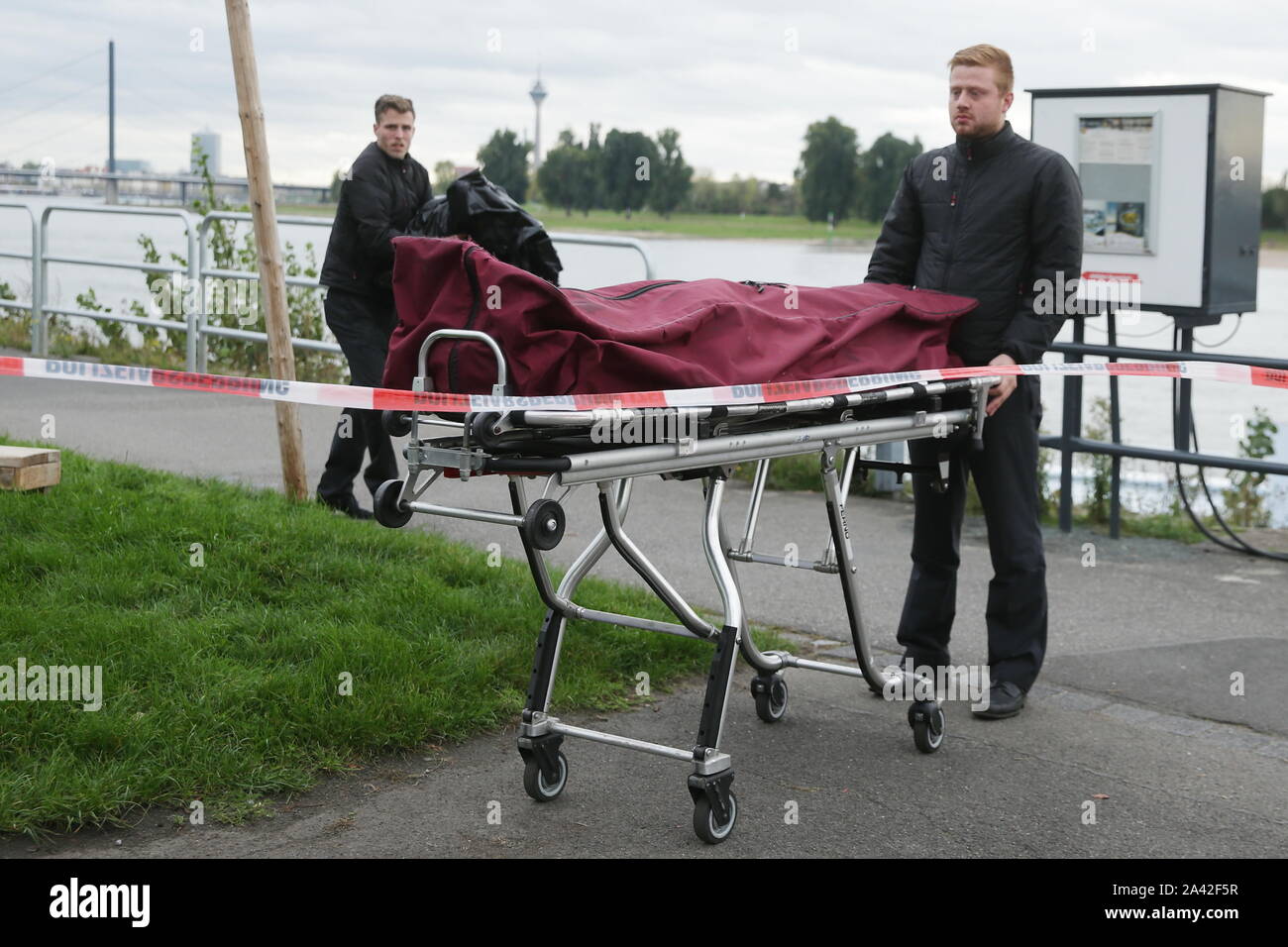 Female corpse hi-res stock photography and images - Alamy