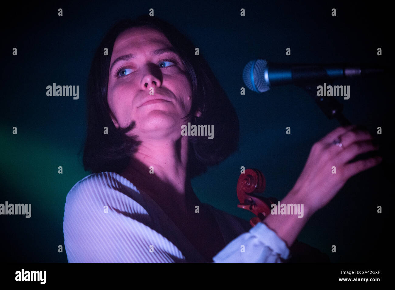 Live pop hi-res stock photography and images - Alamy