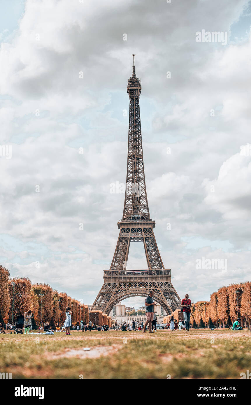 Eiffel tower street view hi-res stock photography and images - Alamy