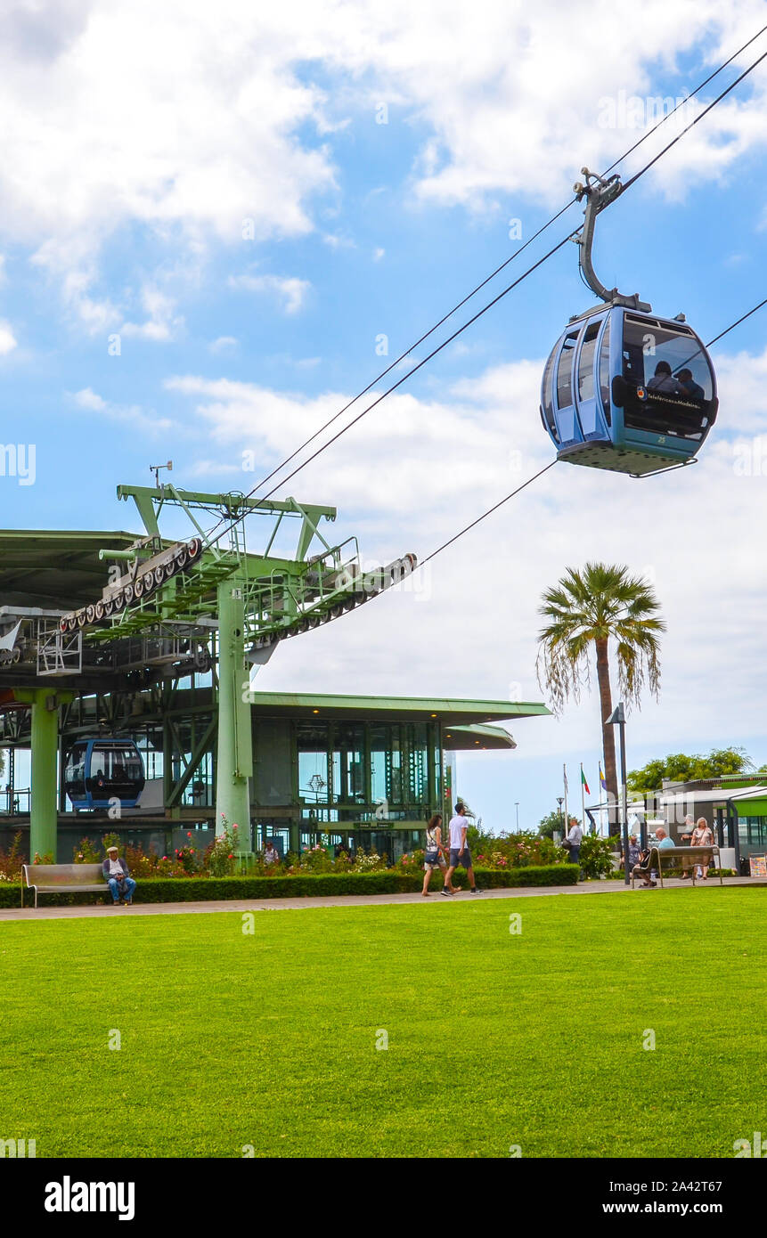 Funicular gondola hi-res stock photography and images - Alamy