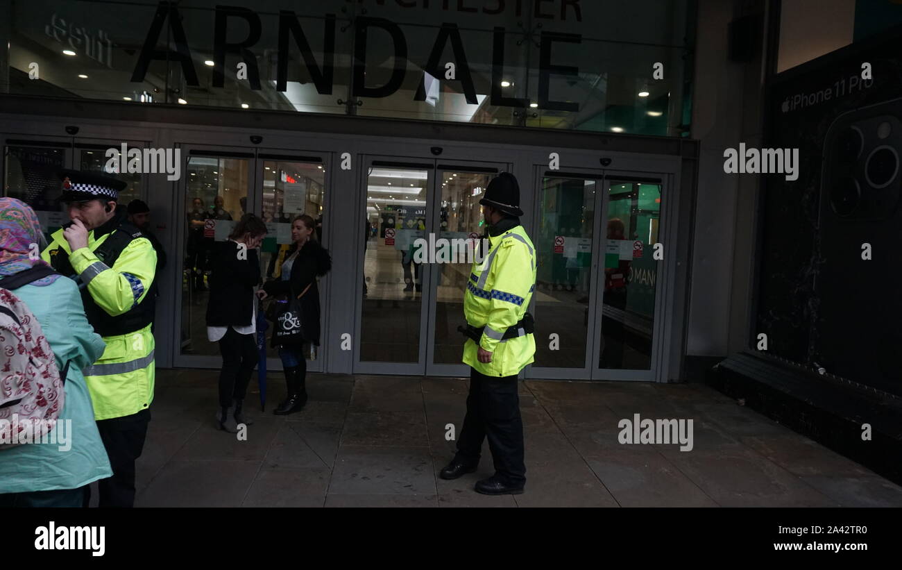 Forensic officers hi-res stock photography and images - Alamy