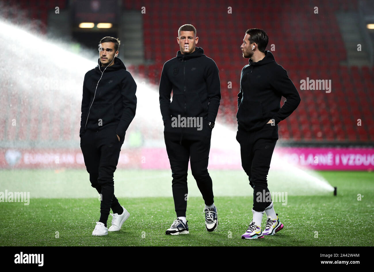 England's (from left to right) Harry Winks, Ross Barkley and Ben ...