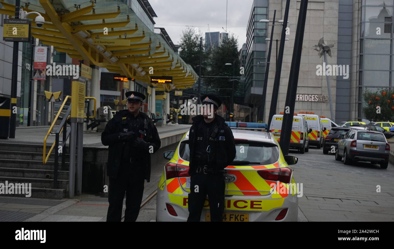 Manchester, UK. 11th Oct 2019. Police officers and Forensic Officers ...