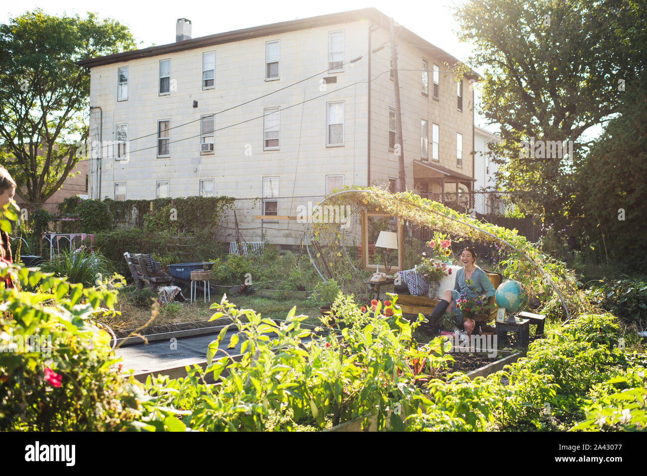Globe tree garden hi-res stock photography and images - Alamy