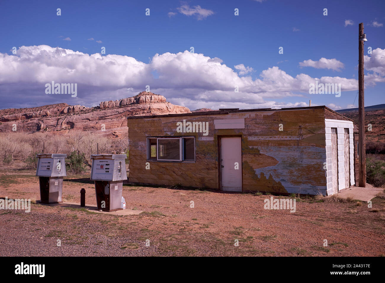 Desert petrol station hi-res stock photography and images - Alamy