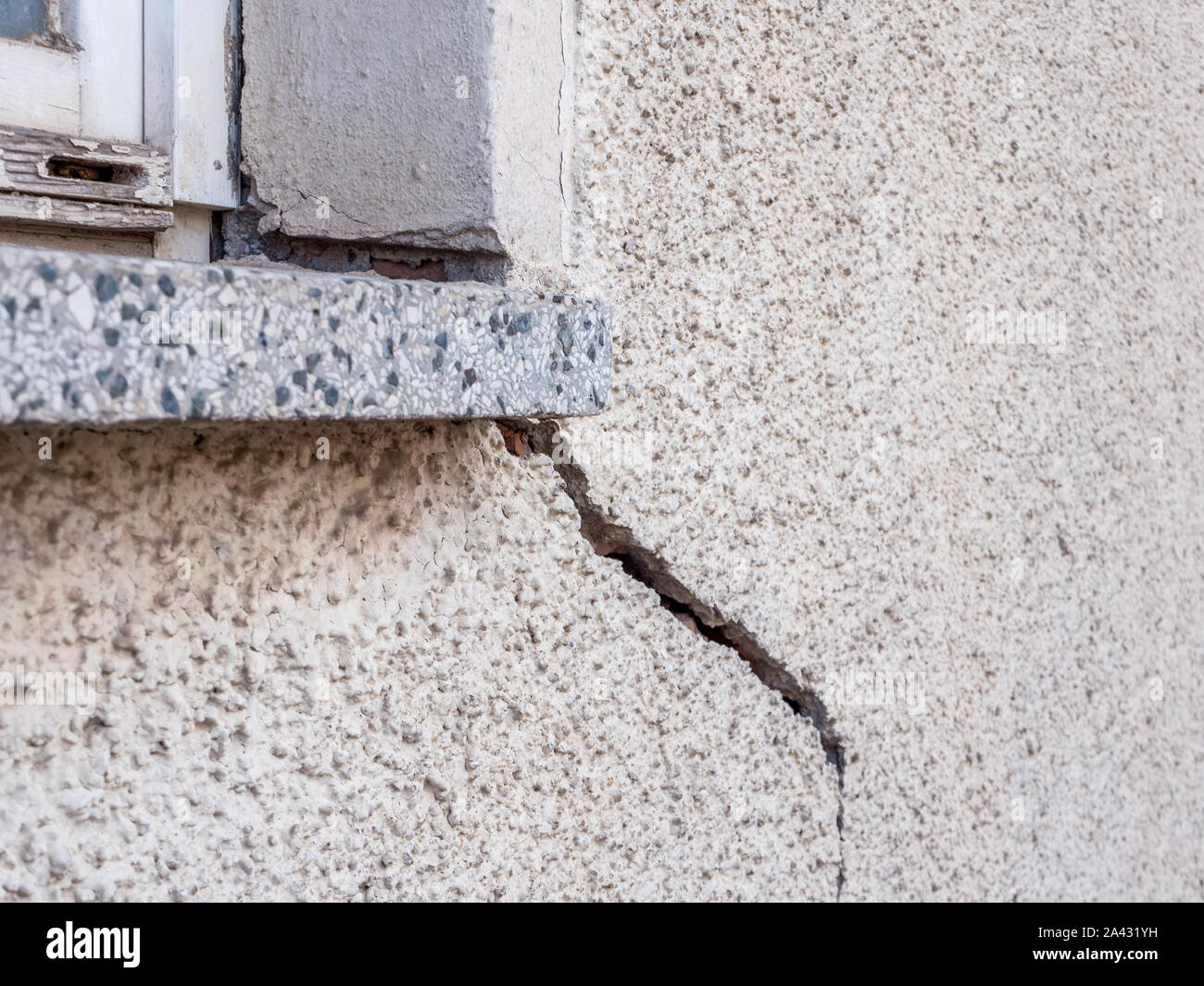 Building damage crack wall Stock Photo - Alamy