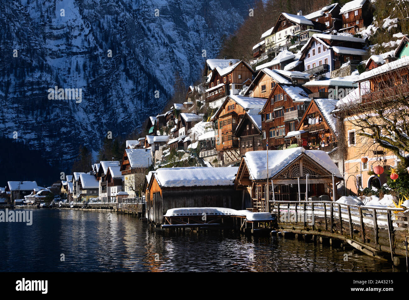 Traditional lakeside town hi-res stock photography and images - Alamy