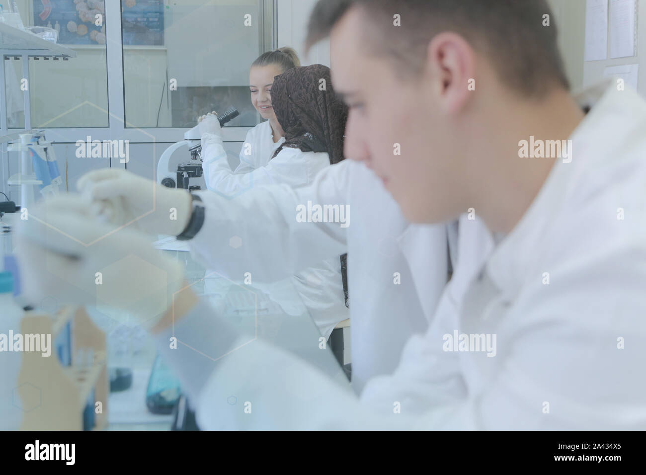 Laboratory scientists hi-res stock photography and images - Alamy