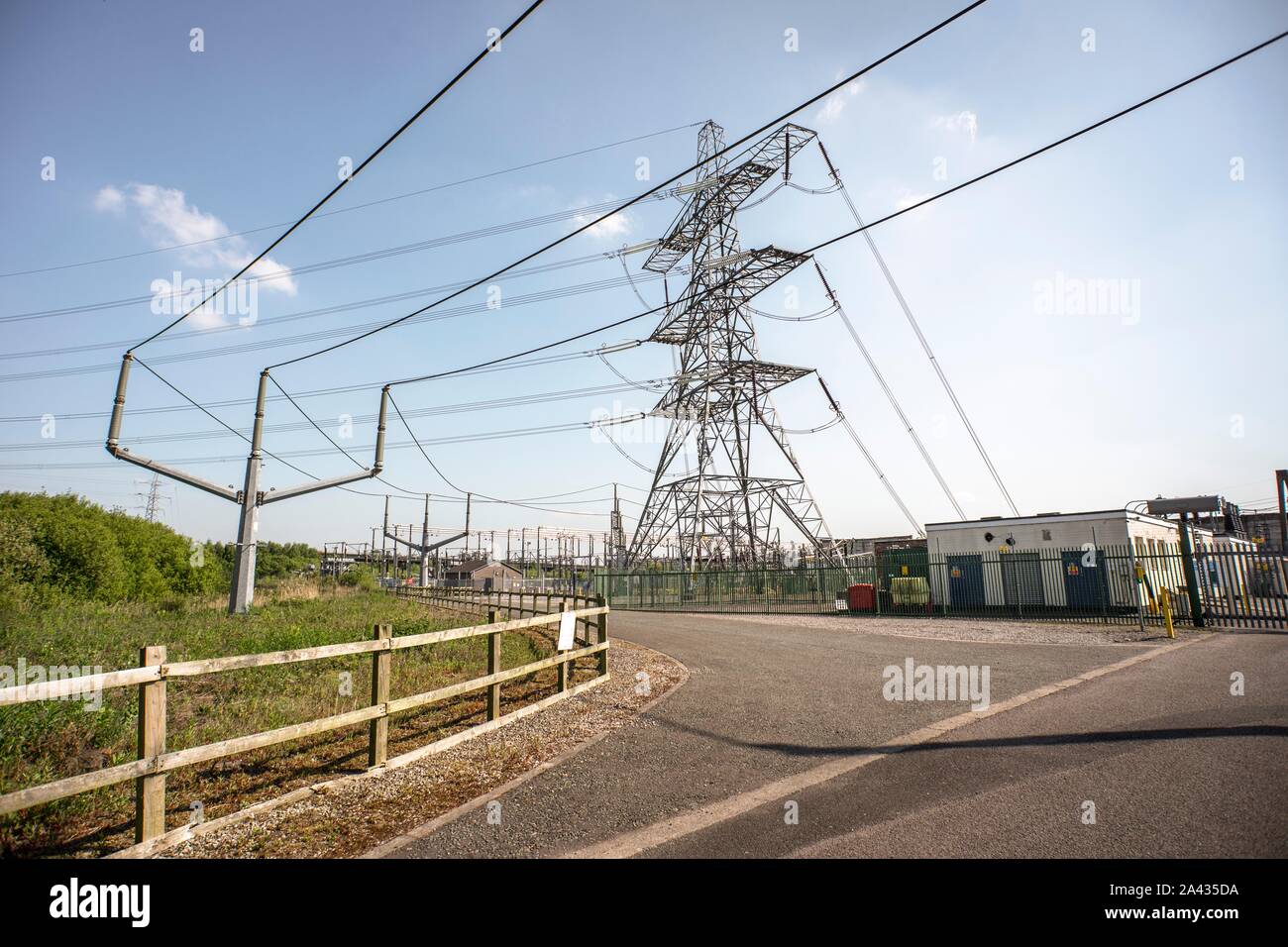 Transforming substation hi-res stock photography and images - Alamy
