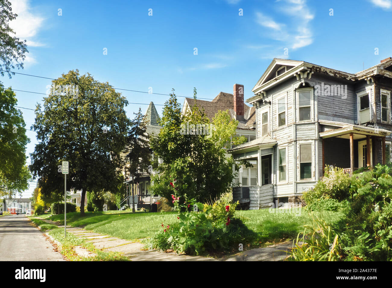 Quiet residential neighborhood hi-res stock photography and images - Alamy