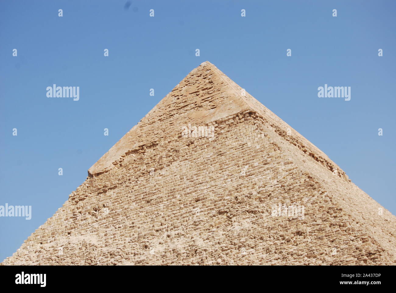 Egyptians building pyramids hi-res stock photography and images - Alamy