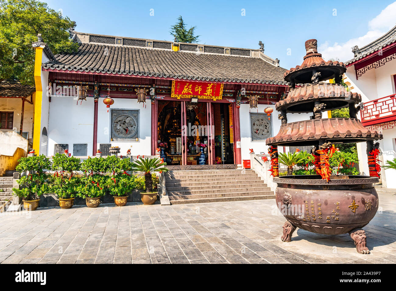 Guangji temple hi-res stock photography and images - Alamy