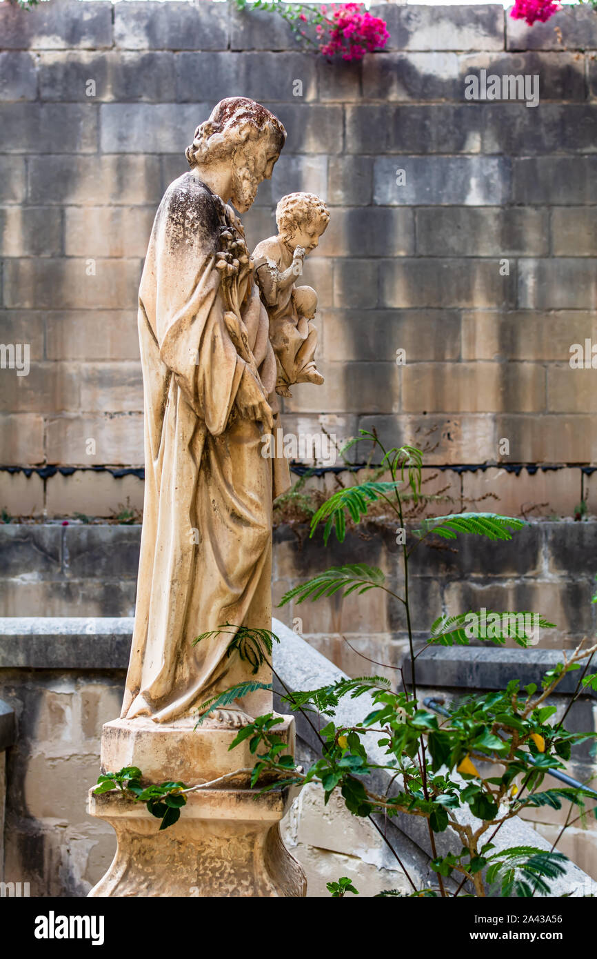 Jesus statue garden hi-res stock photography and images - Alamy