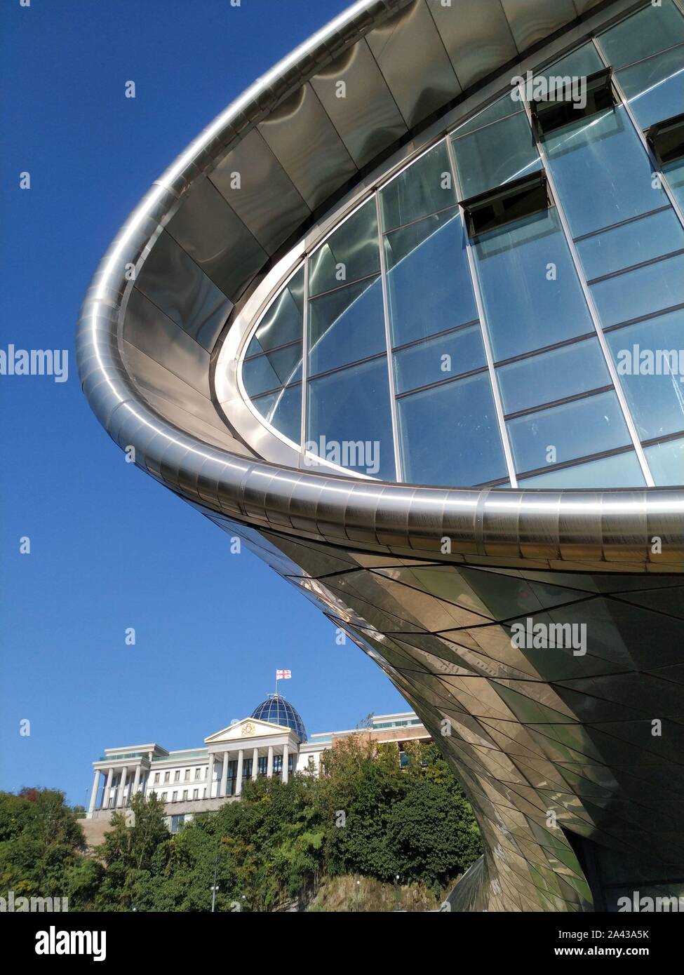 Tube building hi-res stock photography and images - Alamy