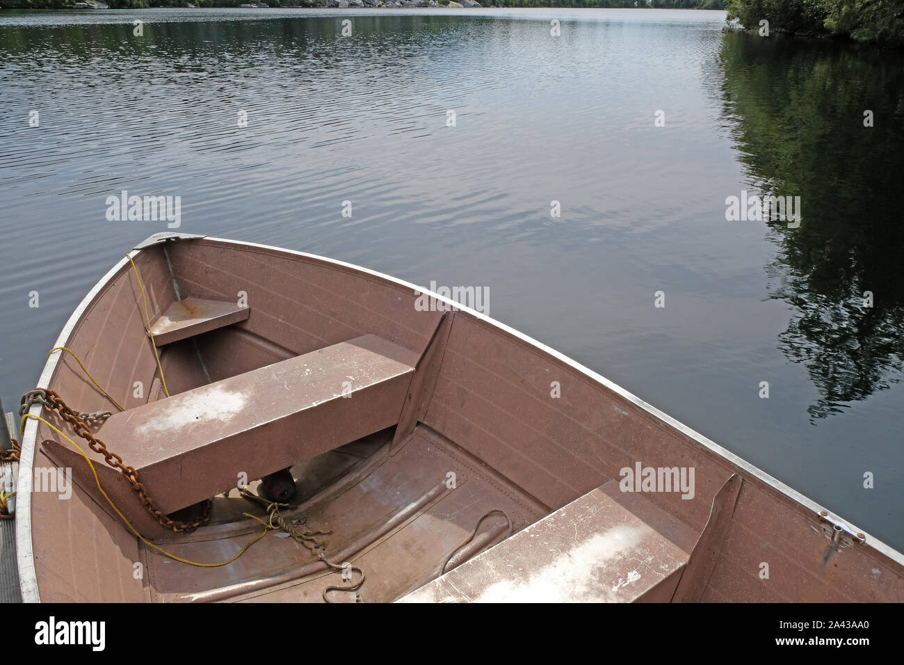 Old pink dinghy/rowboat docked at pier on lake Stock Photo - Alamy