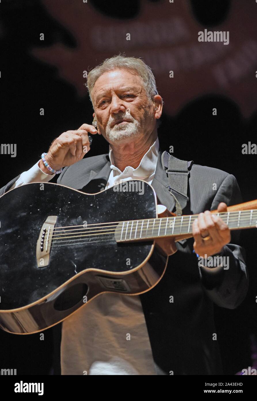 Larry gatlin hi-res stock photography and images - Alamy