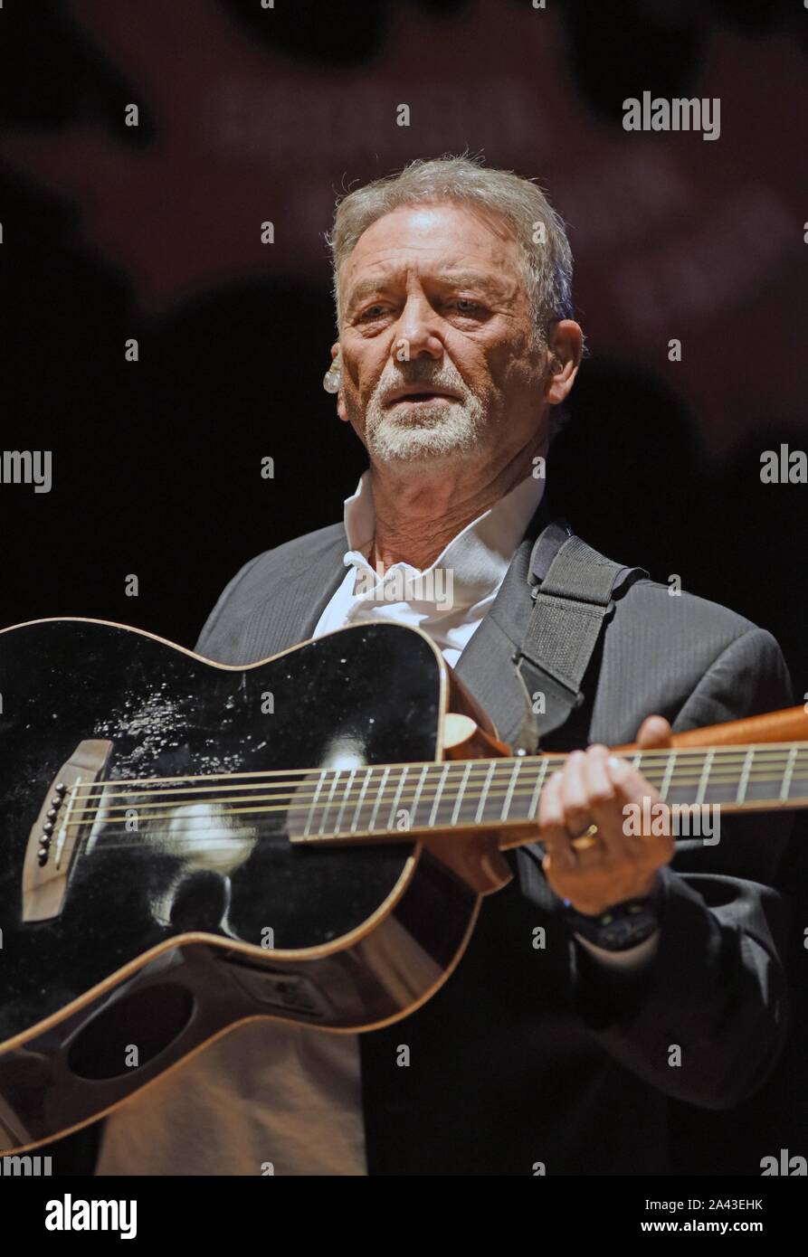 Larry gatlin concert hi-res stock photography and images - Alamy