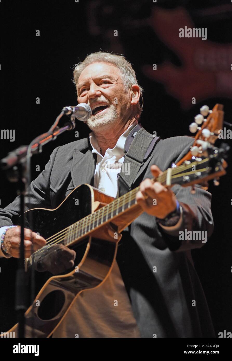 Larry gatlin concert hi-res stock photography and images - Alamy